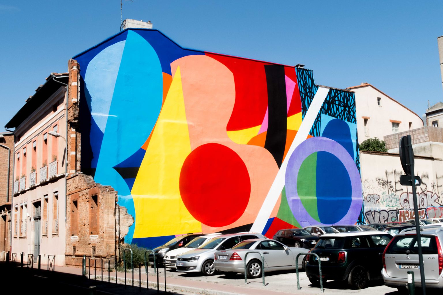 Hense sort les bombes rue Sainte-Anne à Toulouse